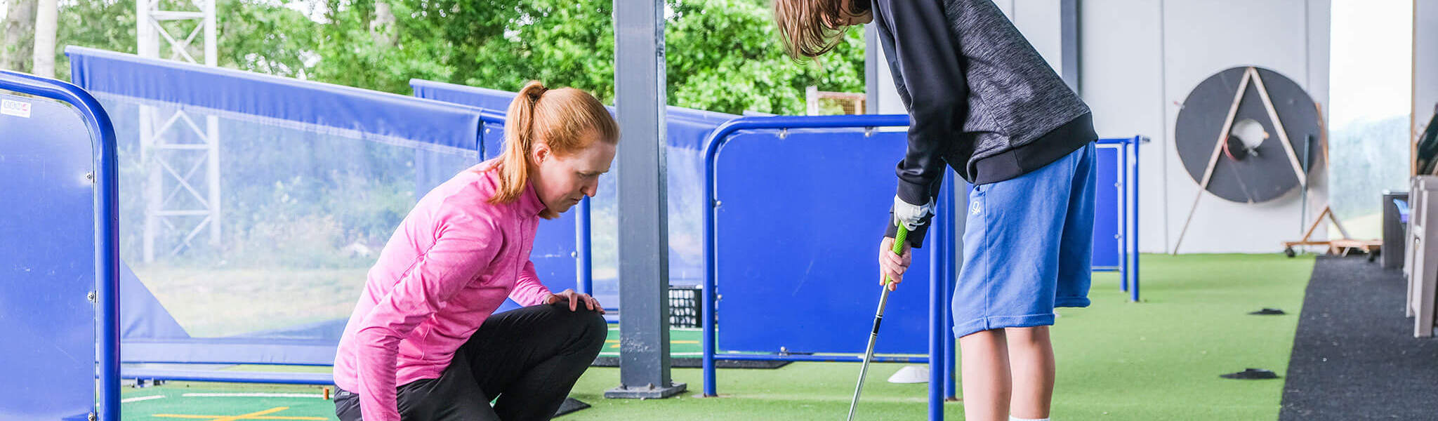 How does a golf lesson work?