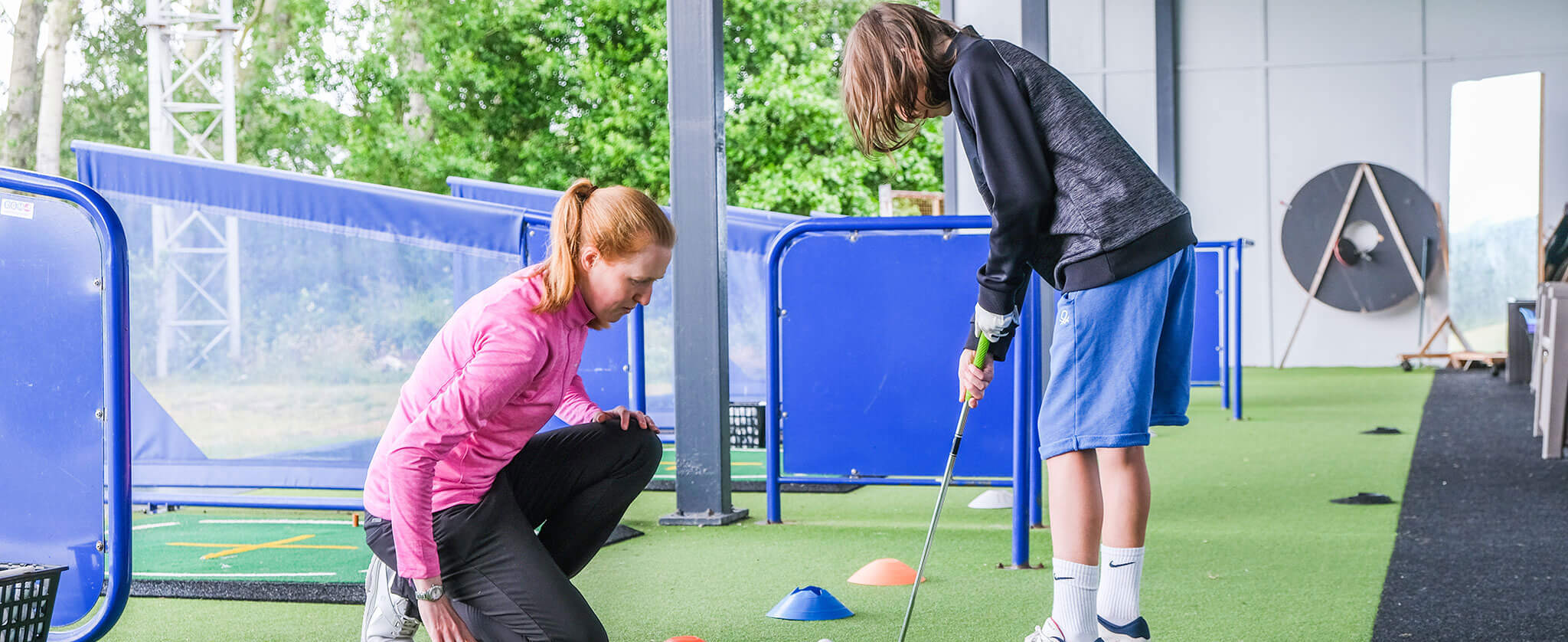 How does a golf lesson work?